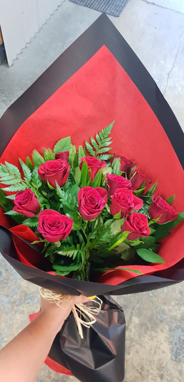 Red Roses dozen bouquet - Flower Wholesalers Takapuna